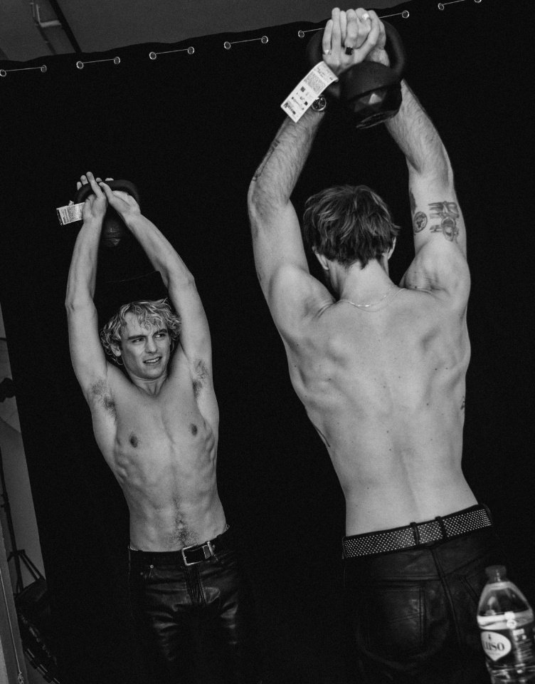 Ross Lynch Flexing Ross Lynch And Rocky Lynch Witness A Kiss In London