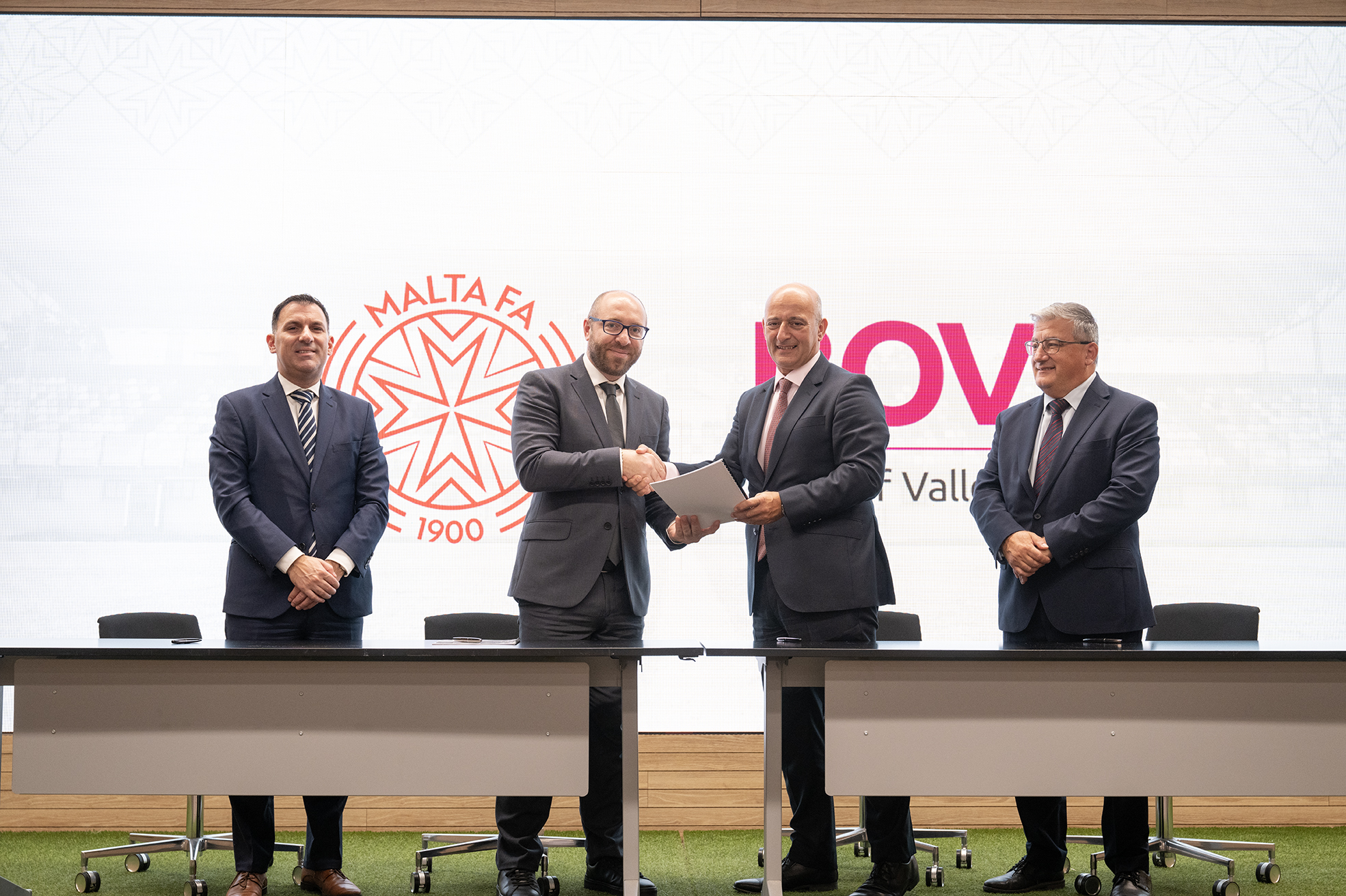 Collaboration Agreement Queen's University Signs New Innovation And