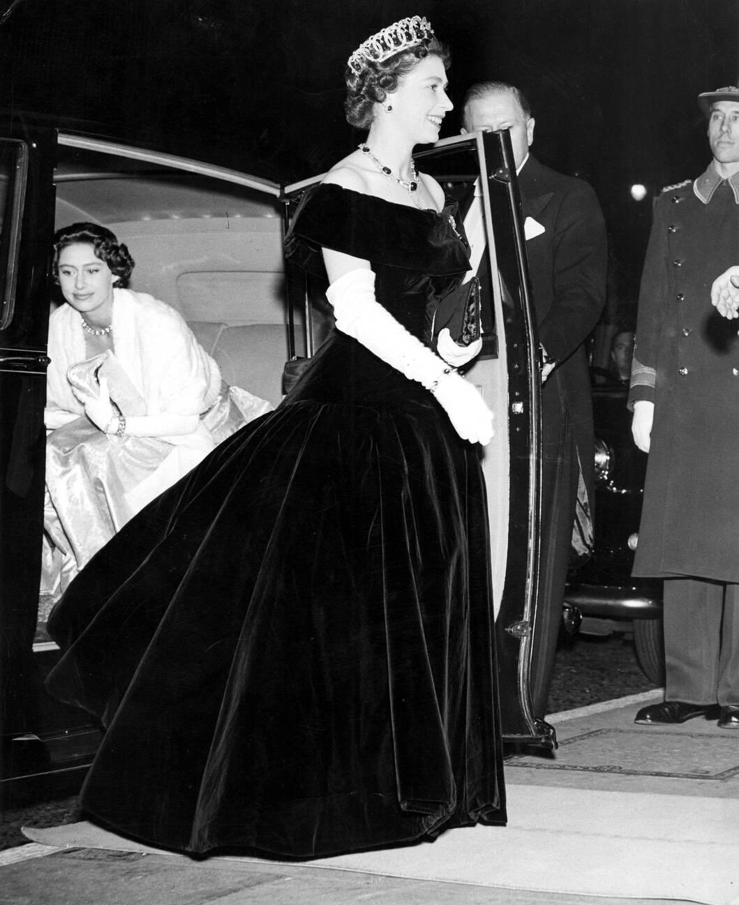 Queen Elizabeth Ii And Marilyn Monroe How Marilyn Monroe 'upstaged'