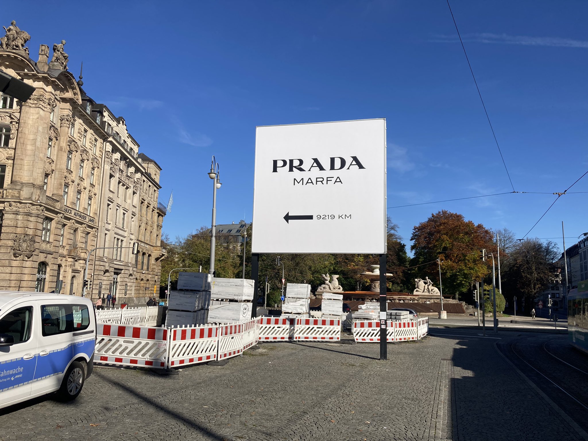 Wallpaper Prada Marda