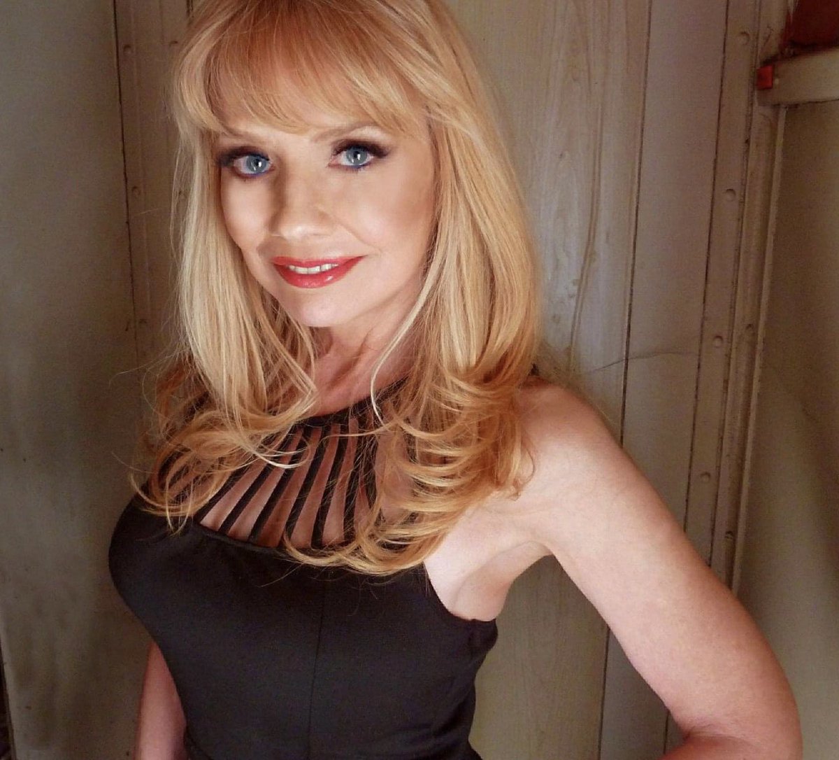 Kelli Maroney's Instagram, Twitter & Facebook on IDCrawl