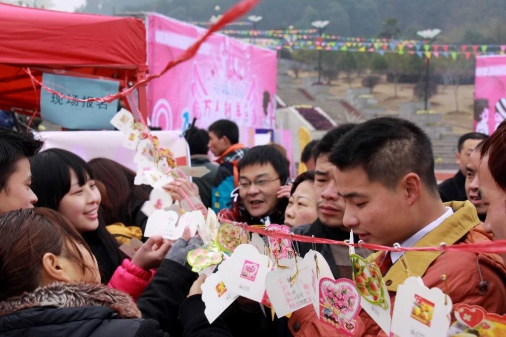 Team Building ... 60 fun games to play, encouraging collaboration and ...