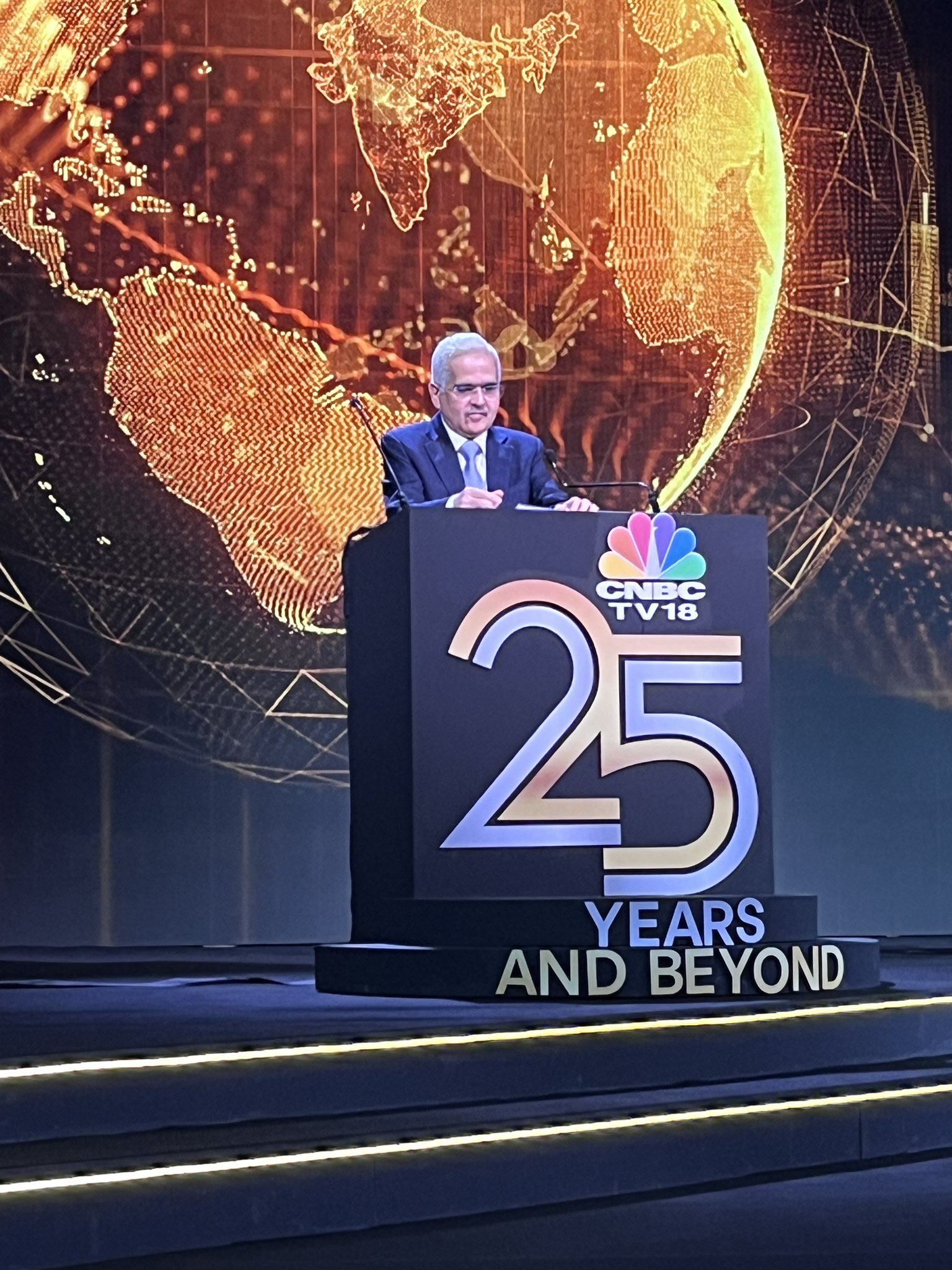 Cnbc 25 Logo 124 Cnbc Logo Royalty Free Photos And Stock Images