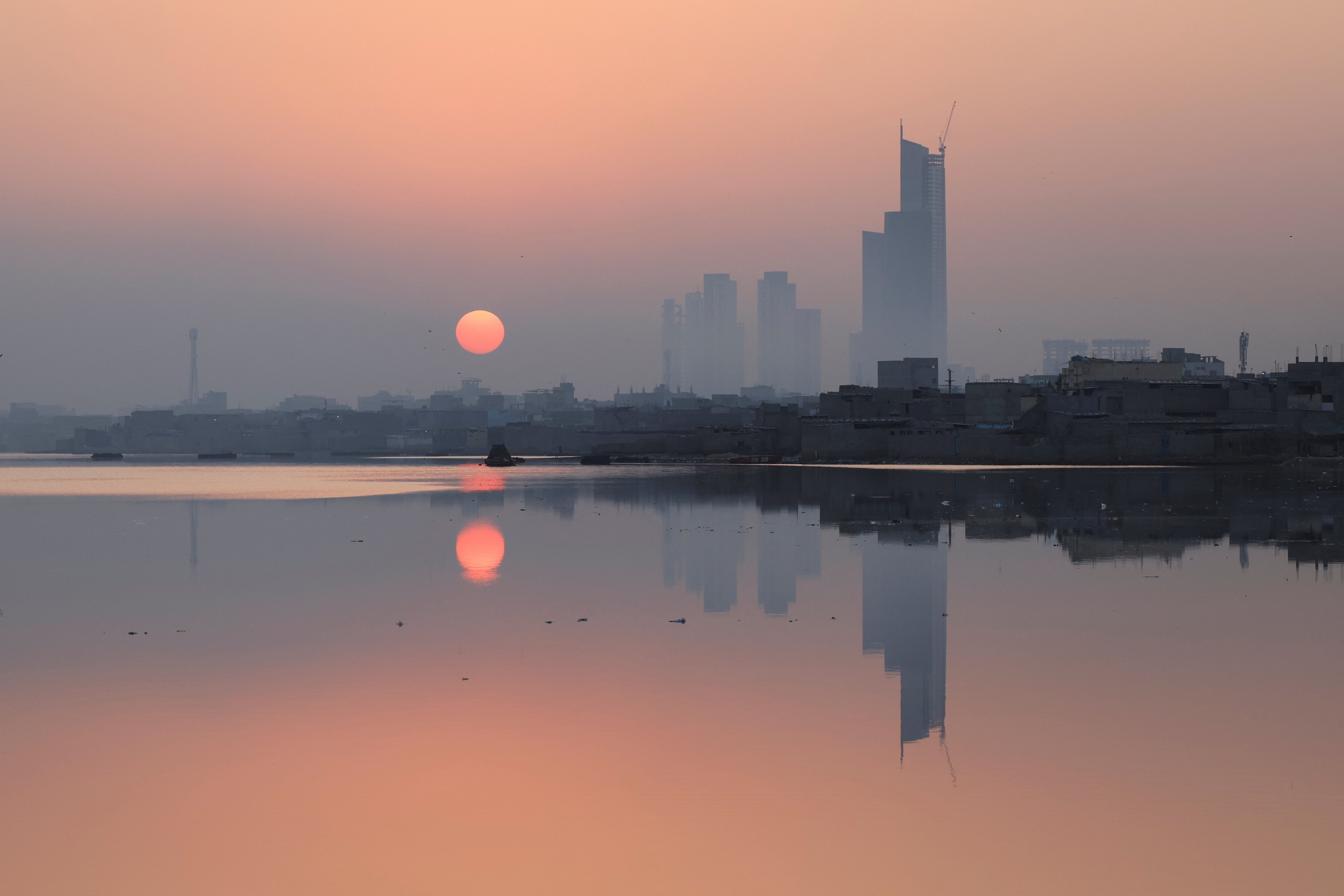 Karachi Smog Relentless Smog Chokes Punjab, Air Quality In KP's