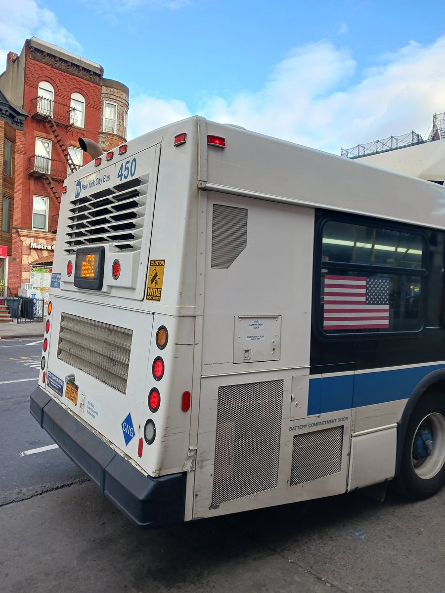 Seen here is an NYCT MTA 2011-2012 New Flyer Industries C40LF 450 on ...