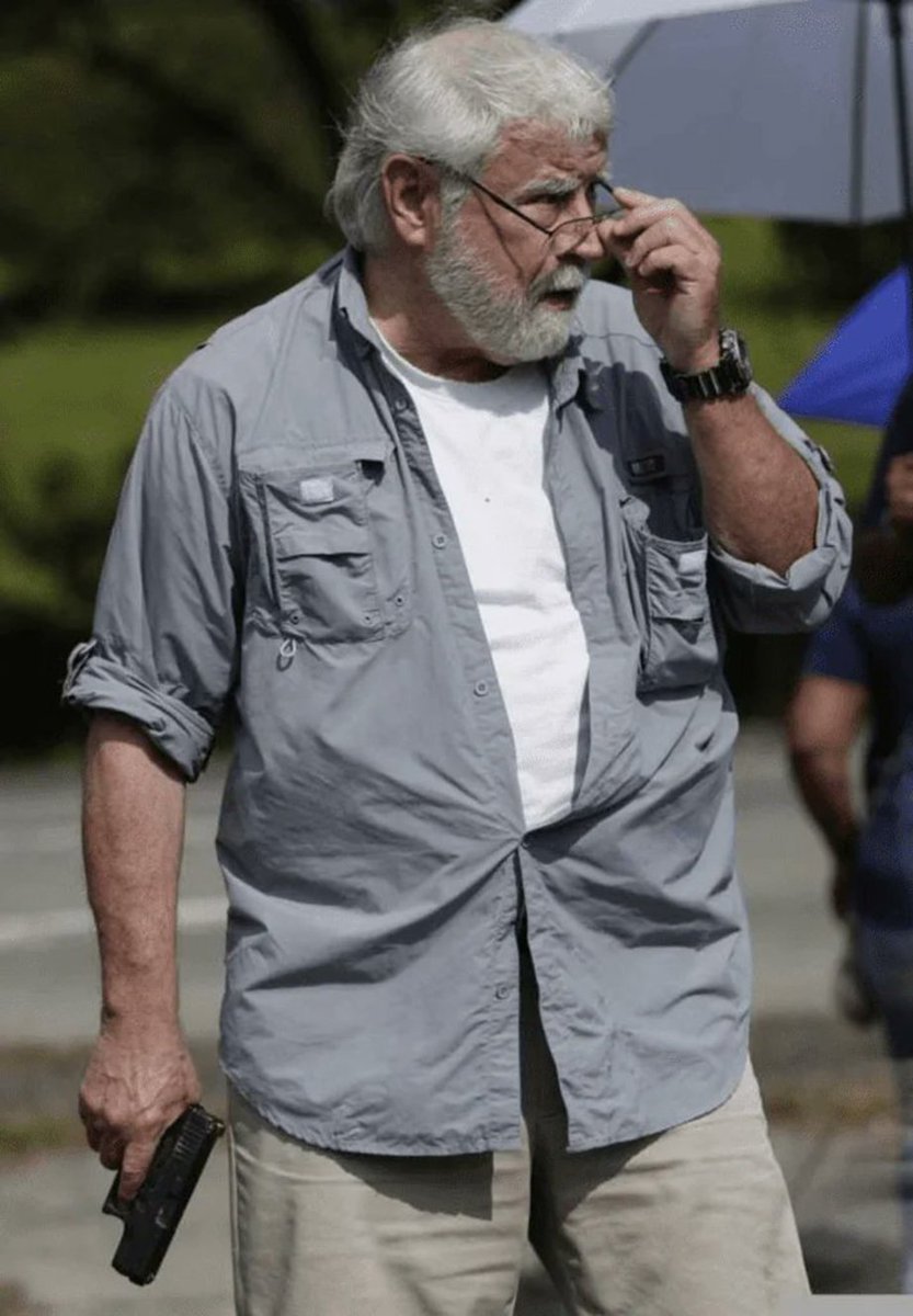 Sí, ese es Kenneth Darlington. Mató a dos profesores de escuela a plena ...