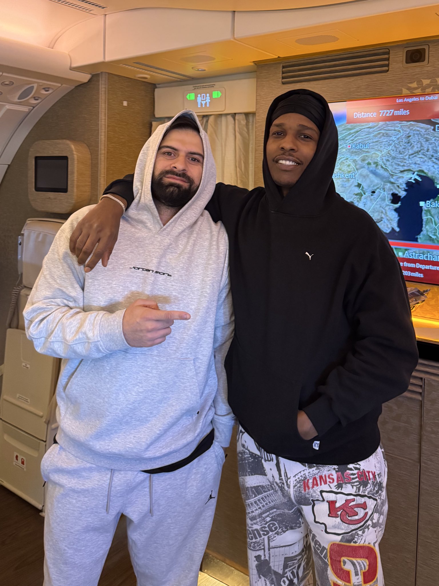 Qiasomar INSIDE MY SNEAKER STUDIO ROOM TOUR!! *MUST WATCH*