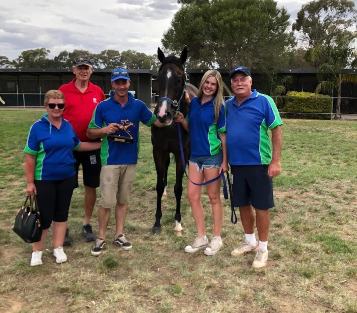 Riverbank Farm – BEAUTIFUL FAMILY RUN HORSE PROPERTY
