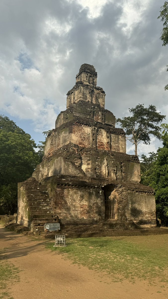 Sri Lanka is a good travel destination in budget ️ I visited Sigiriya ...