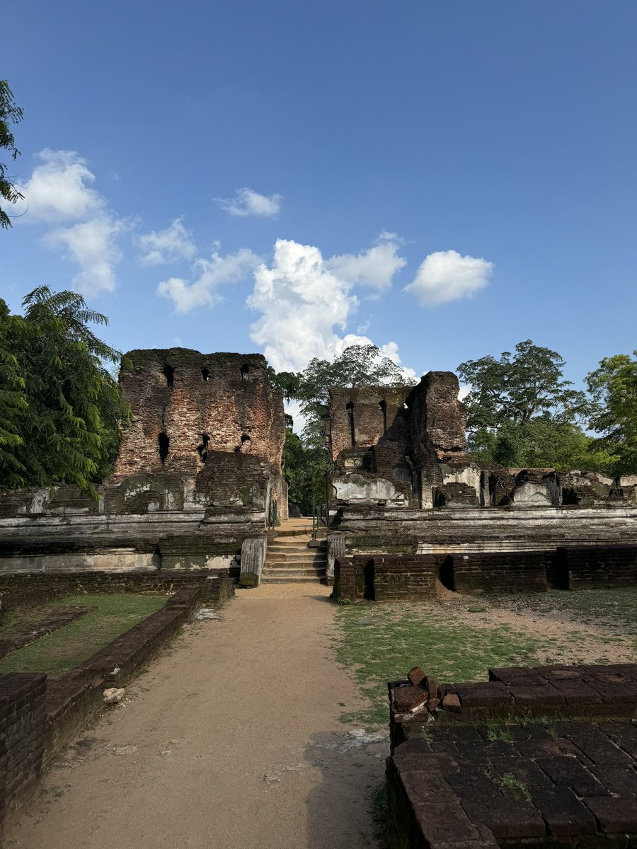 Sri Lanka is a good travel destination in budget ️ I visited Sigiriya ...