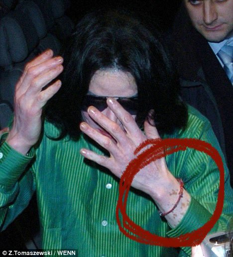 Debunking the fact that Michael Jackson bleached up his skin A MUCH ...
