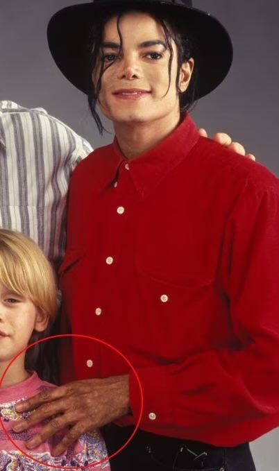 Debunking the fact that Michael Jackson bleached up his skin A MUCH ...