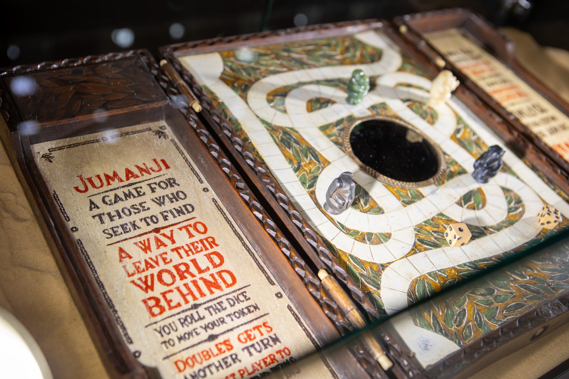 Jumanji Board Game Prop Jumanji Board Game : 6 Steps (with Pictures)
