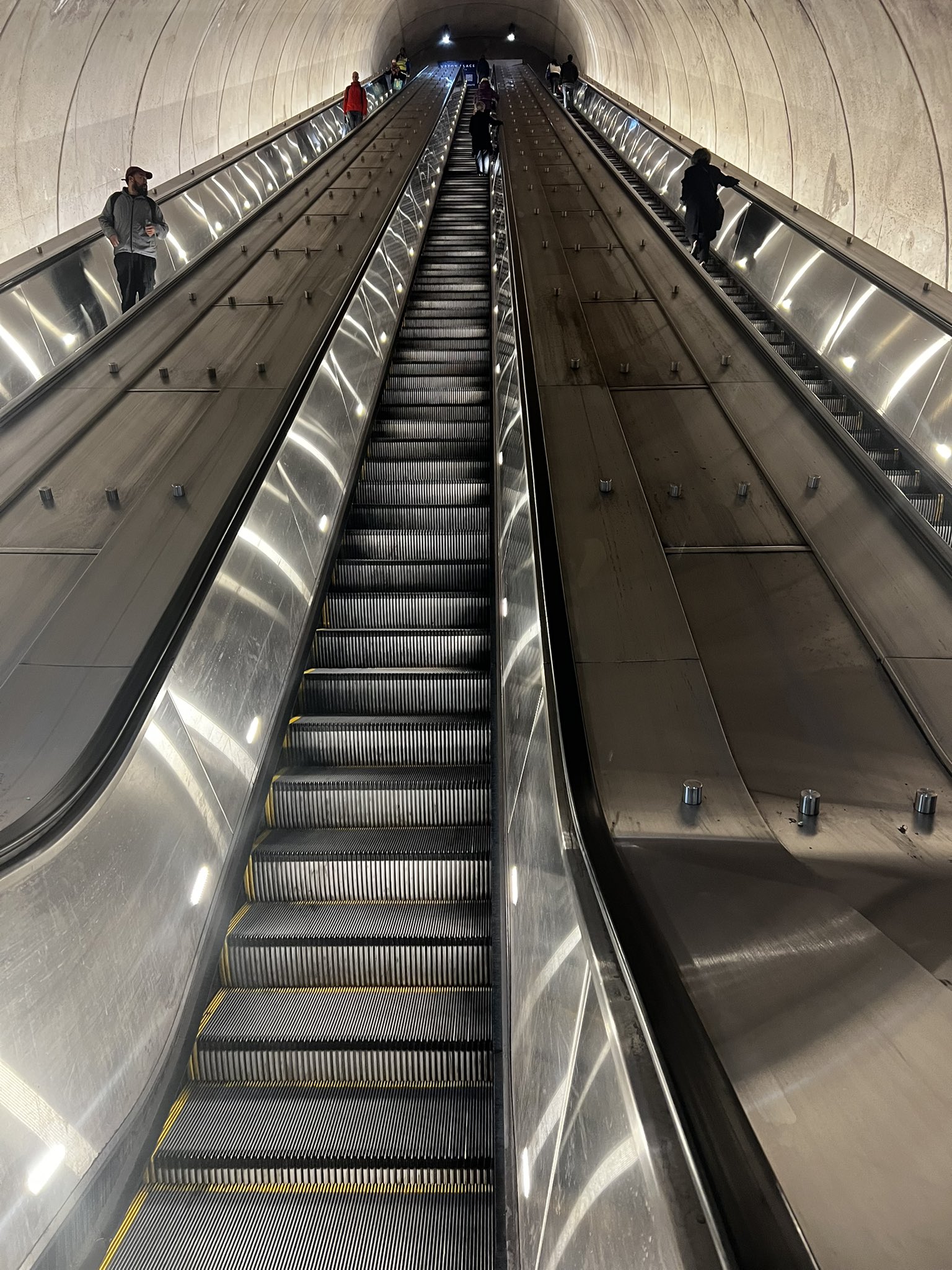 Dc On Metro Longest Escalator File:Long Escalator In Washington