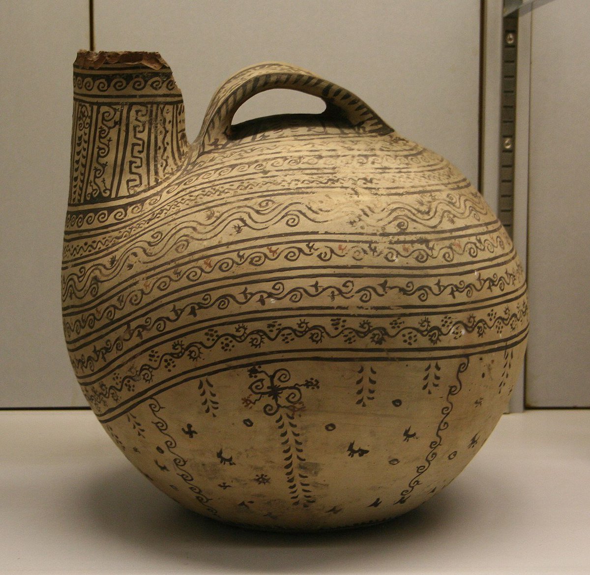 Thread: Daunian globular pottery askos, made in Canosa di Puglia and dated to 350BC-325BC ...
