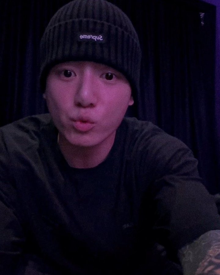 BTS’s Jungkook Breaks His Own Record With Surprise Weverse Live