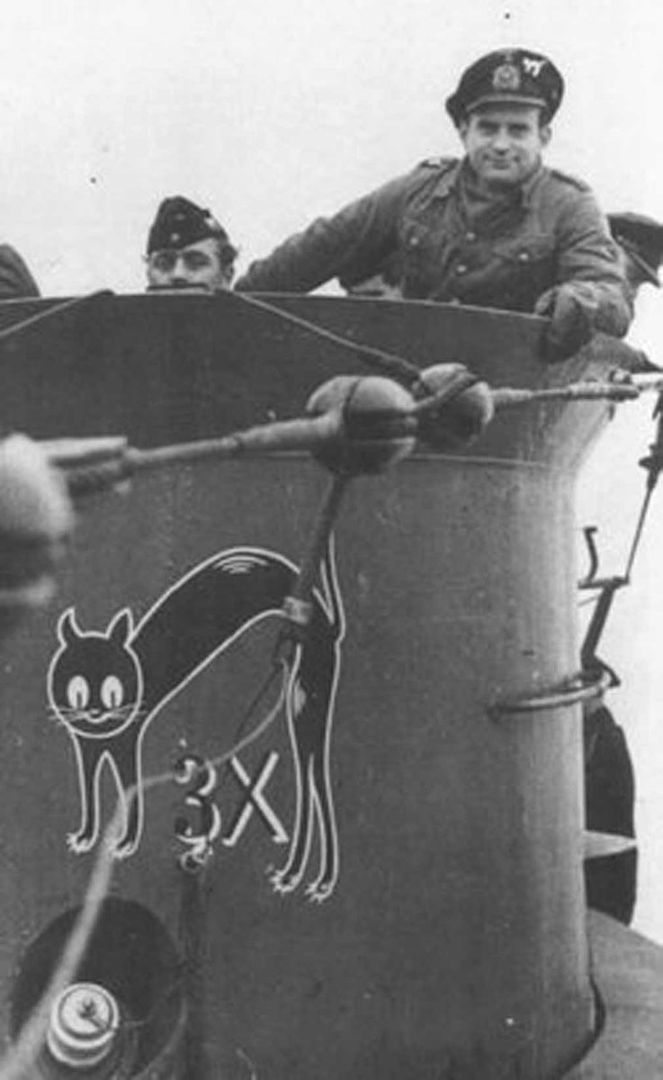 「ドイツ海軍の潜水艦「U-564」の甲板で昼寝中を激写されてカラー化されちゃったドイツ兵w。てか、なんて所で寝てんだよ。因」紺碧会の漫画