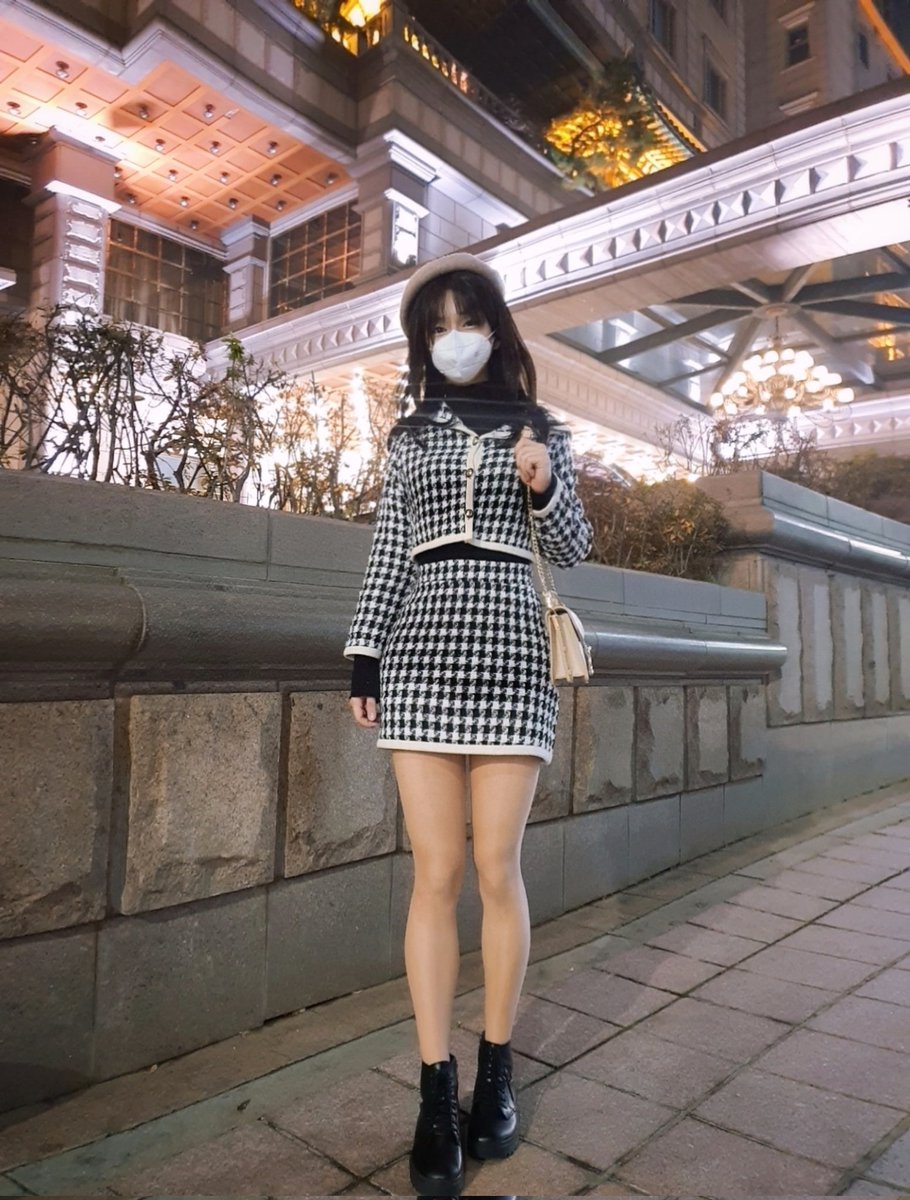 호텔 앞에서 GOBUGI🎀 @gobugi0