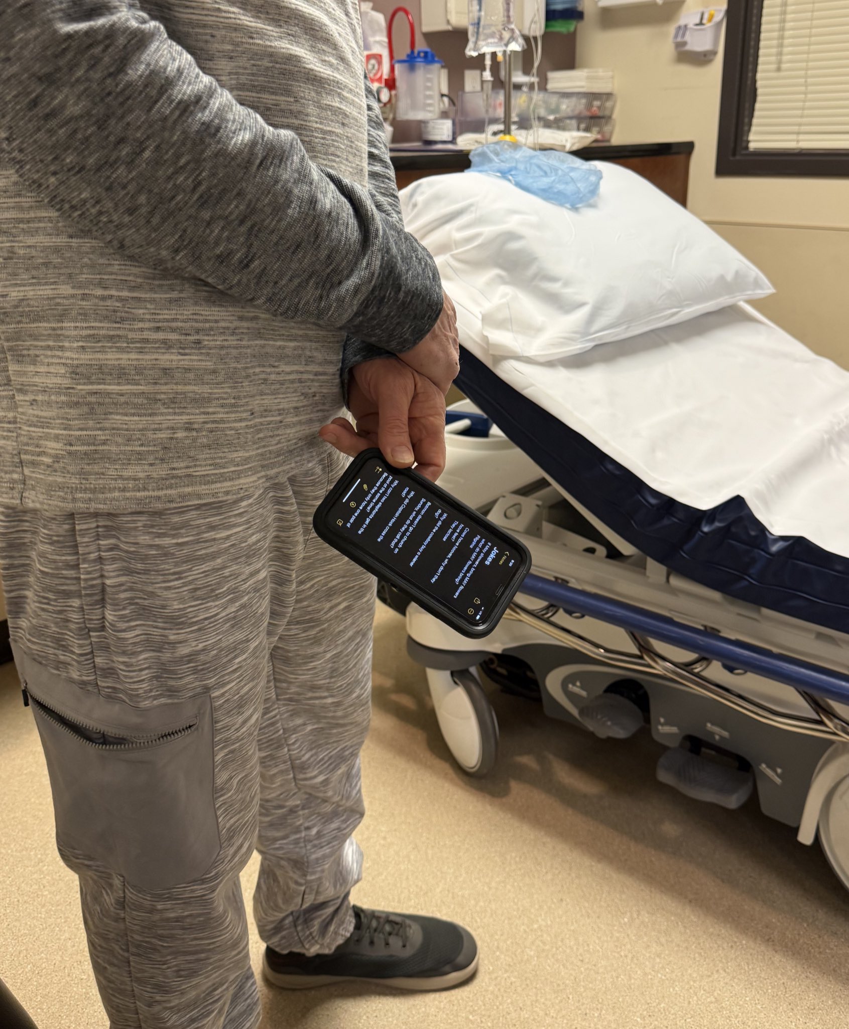 Stretcher Jokes Bringing In The New Year – Typing Madly