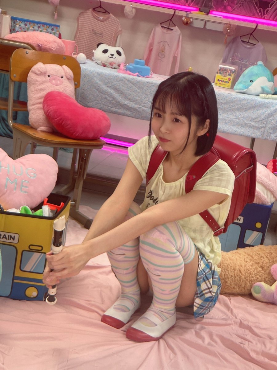 AV女優さん「セックスしたスタジオからシャワーのあるスタジオまで中出しされた精子を道路に垂らしながら歩いてた女優は私です」 [808139444]