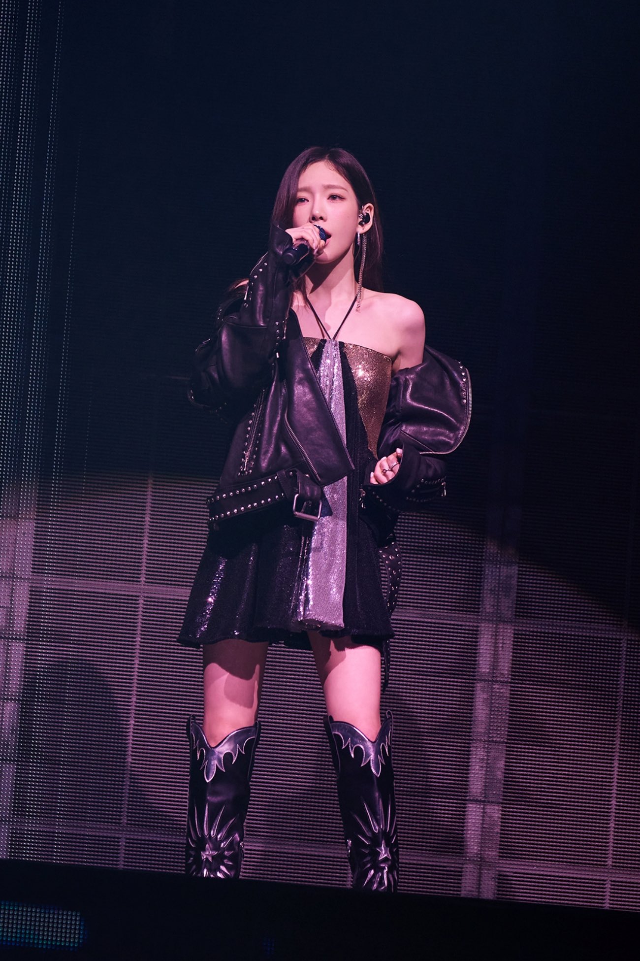 Taeyeon Inis Dom Do Mhian TaeYeon Weekend SMTOWN LIVE 2022 SMCU