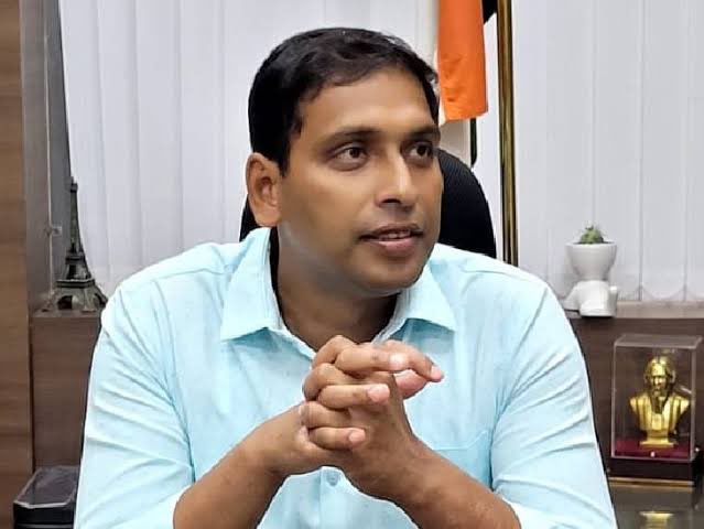 Meet IAS Asheesh Singh, collector of Indore. Usually I am on critical ...