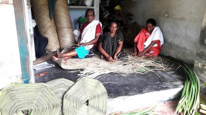 🧵 5 GI Tagged-ODOP Crafts 1️⃣ Telangana - Pochampally Ikat 2️⃣ Andhra ...