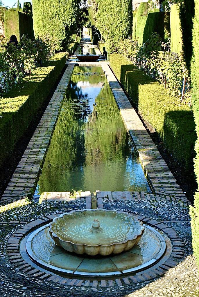 Designed to imitate the heavens, Islamic gardens are lush oases of ...