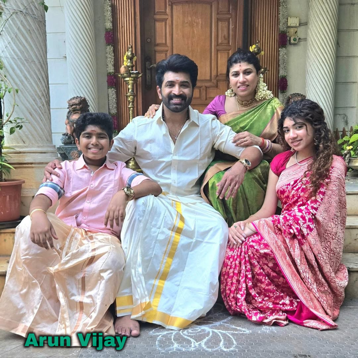 Santhanam Family Santhanam Movies | Santhanam: Height, Age, Wife,