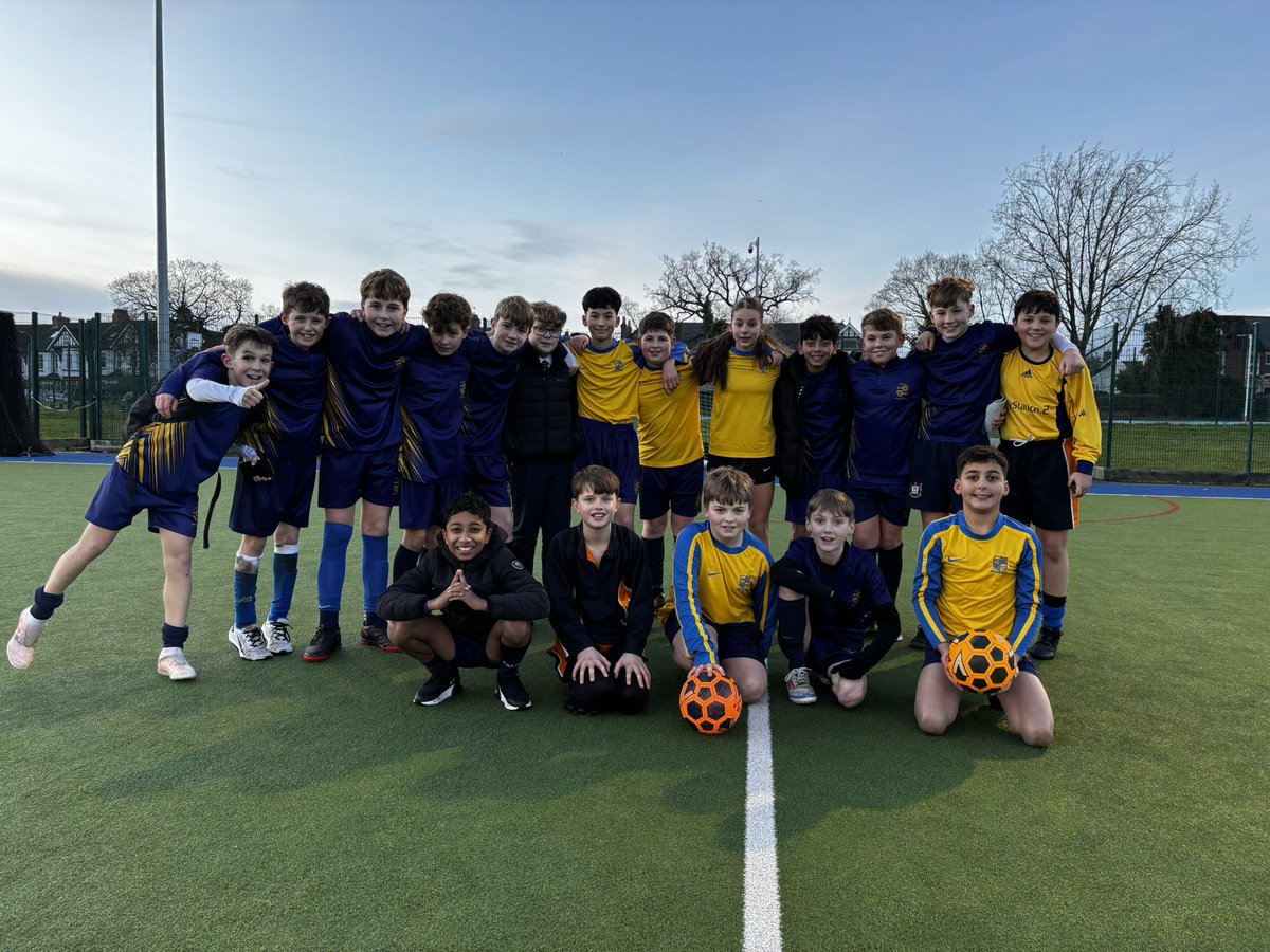 GCSE and A Level Results Days - School Gallery - Ysgol Stanwell School