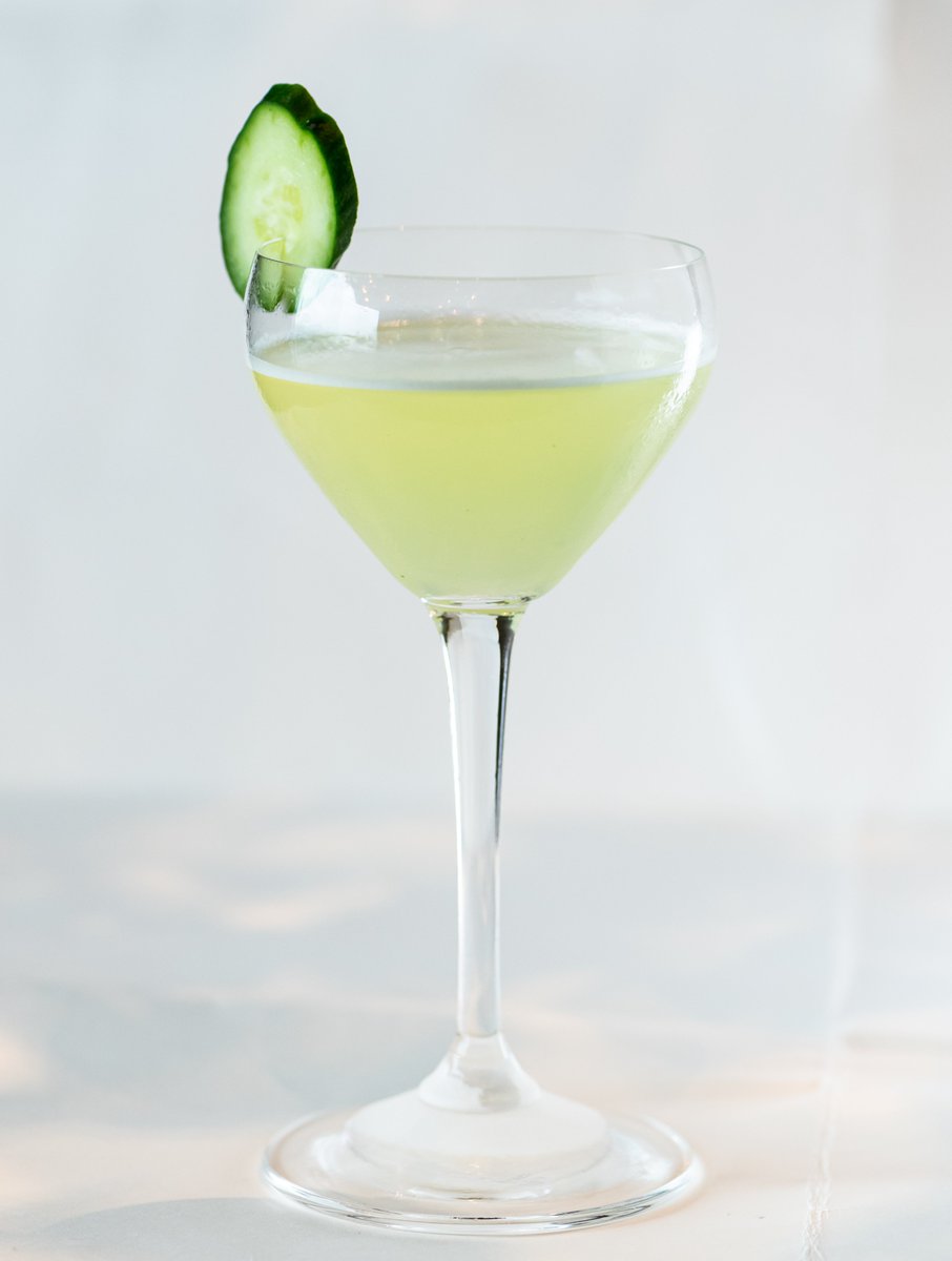 「スイカのカクテル 爽やかリンゴ味。 途中でキュウリを落とすとスイカ風味に変化! 2SIDE SUNSHINE ・乳」稲垣理一郎(リーチロー ...