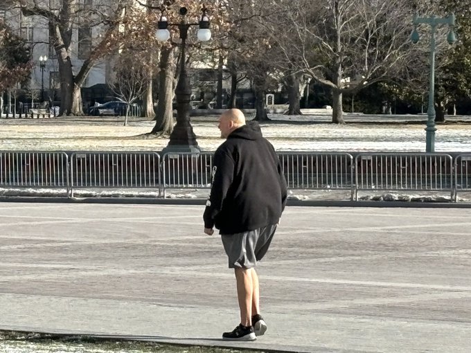 Communist slob John Fetterman shows up at inauguration in a hoodie and ...