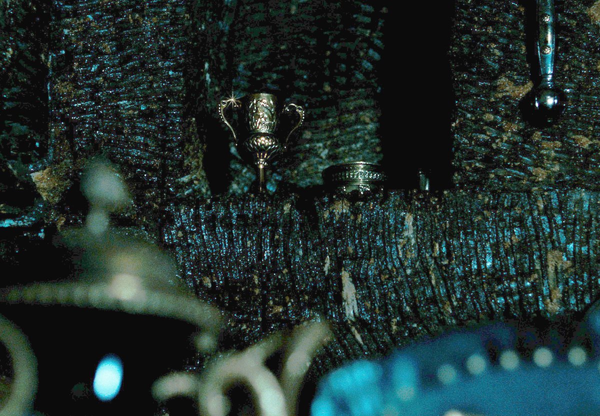 🏆ヘルガ・ハッフルパフのカップ ハッフルパフ寮の創設者が所有してい