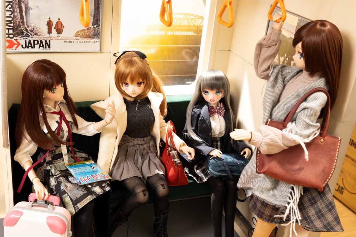 【画像】スク水でスキーをやってる美女が撮られる [808139444]