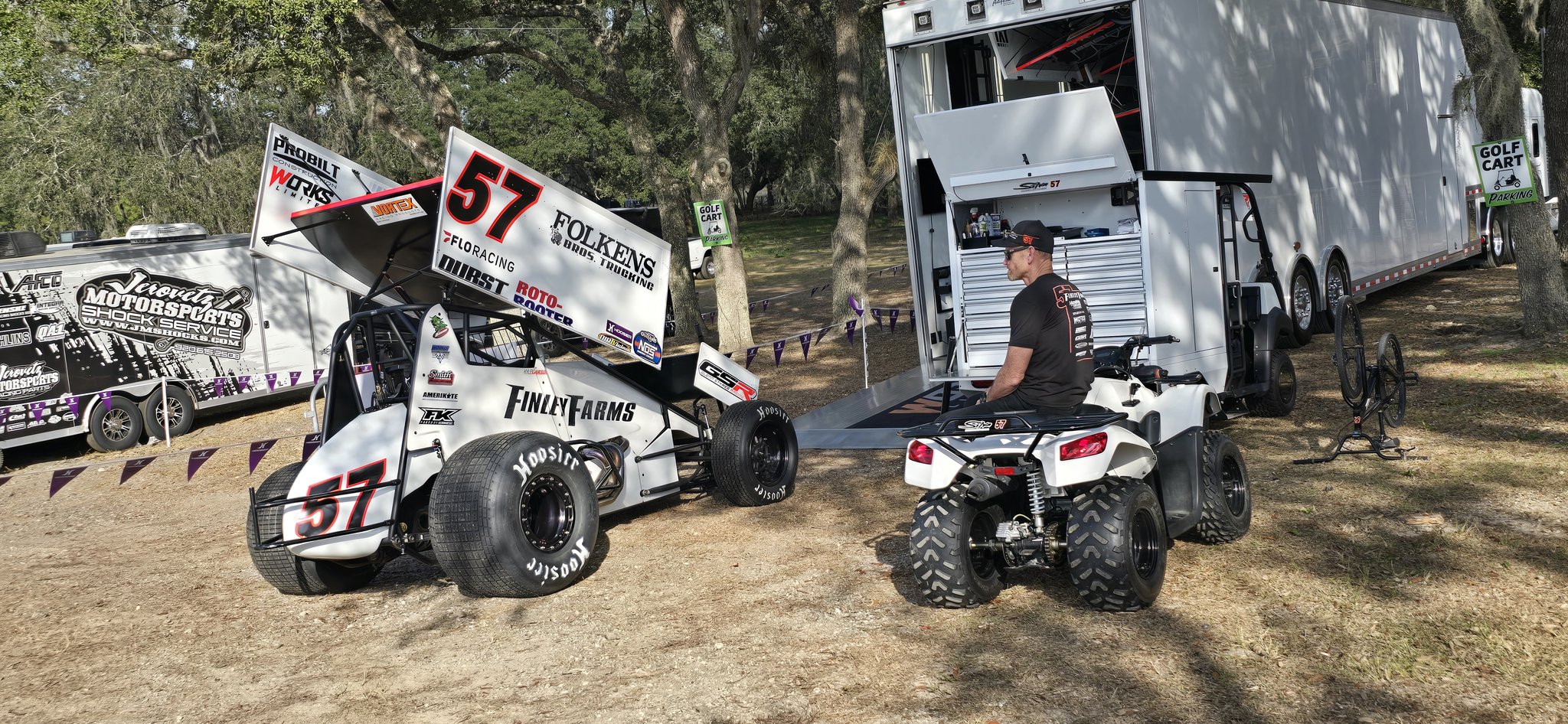Kyle Larson Paul Silva GRABBIN' GATORS: Kyle Larson Tops DIRTcar