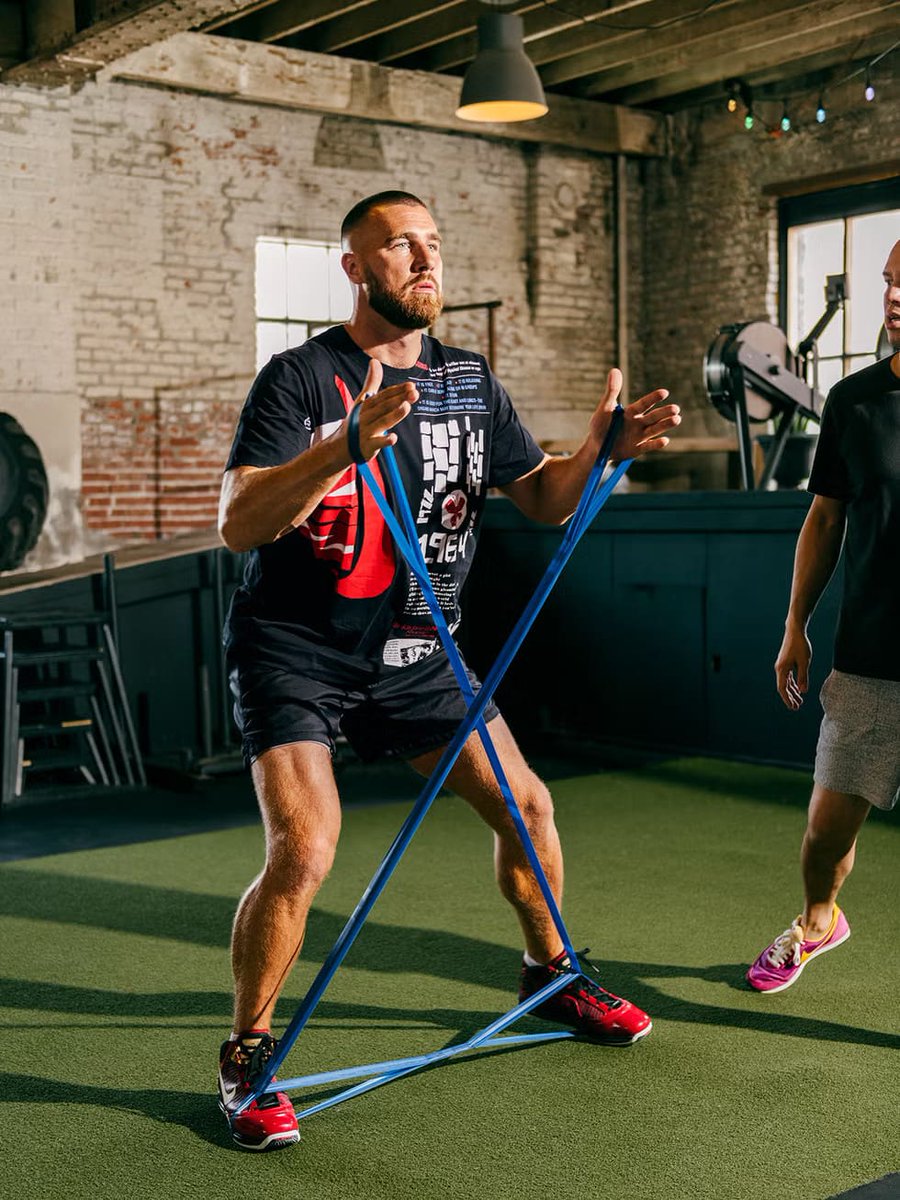 Thread By @winston_zin - In 2010, Travis Kelce almost lost...