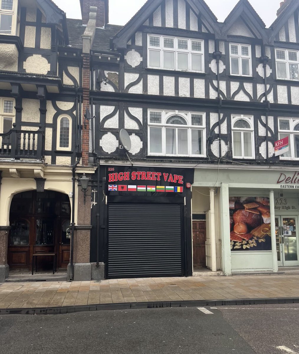 THE YOOKAY AS ART A short collection of photographs of Modern Britain ...