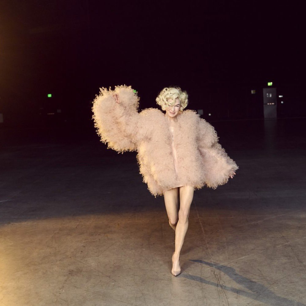 Renée Zellweger slayed in a photoshoot by Matthew Brookes. - Celebria ...