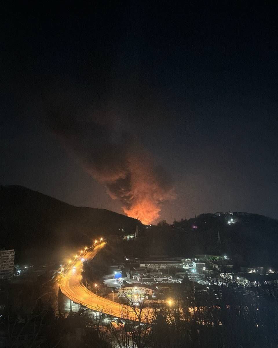 Tuapse Oil Refinery in Krasnodar Krai Burns After Explosions; Ongoing ...