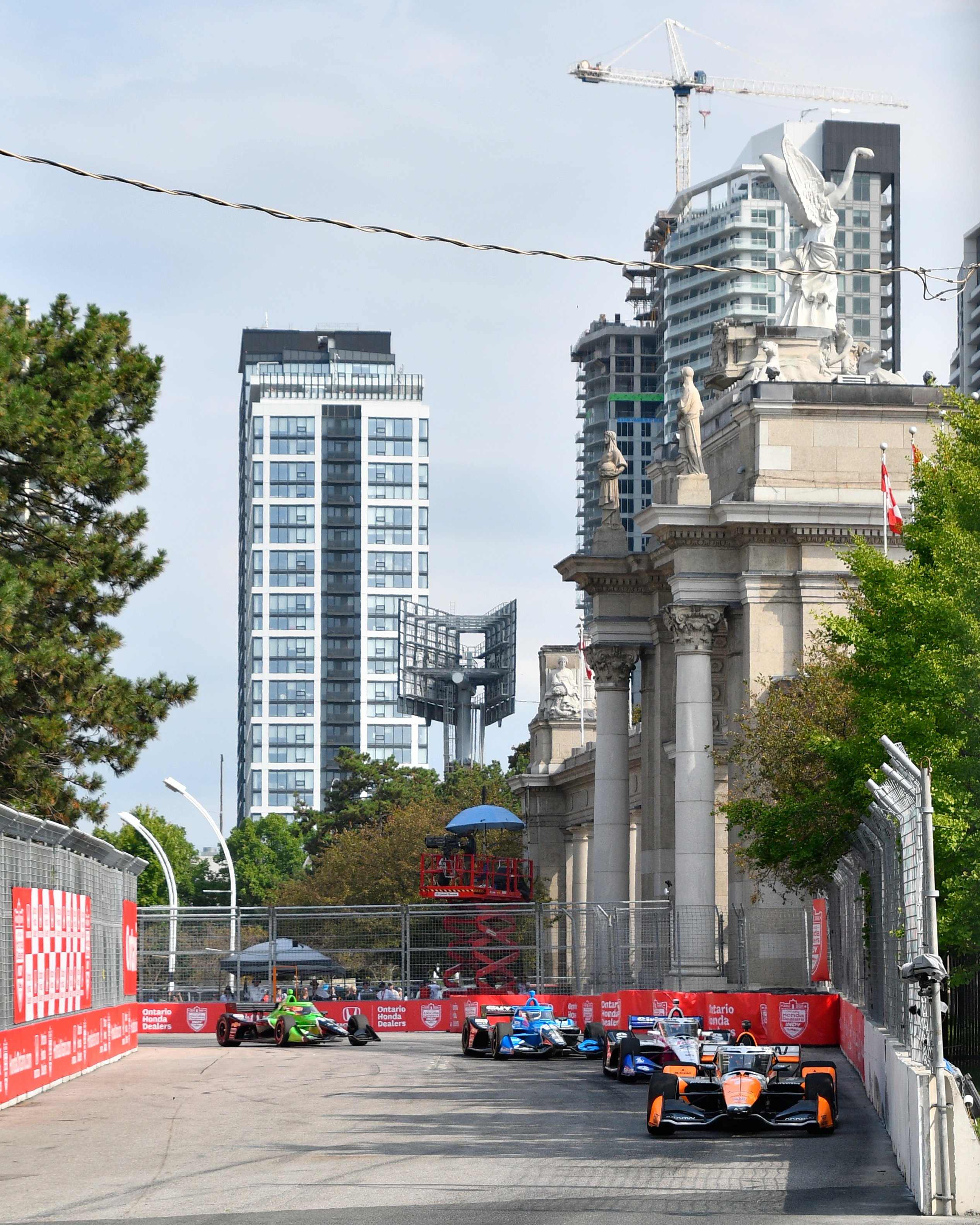 Serieus Hond Meme SBS On Demand Number 8. In An Arty Mood 🎨