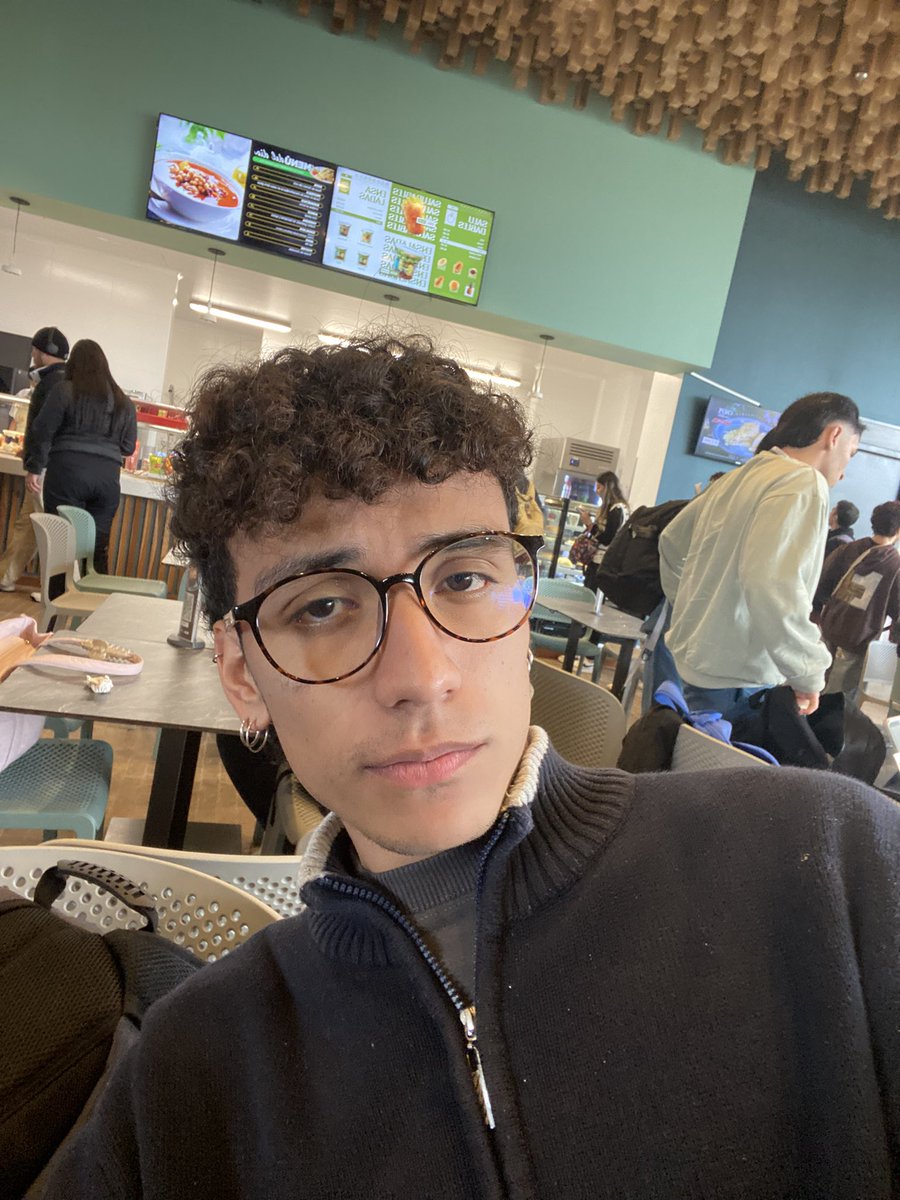según Samuel con gafas me veo más twink 😭?