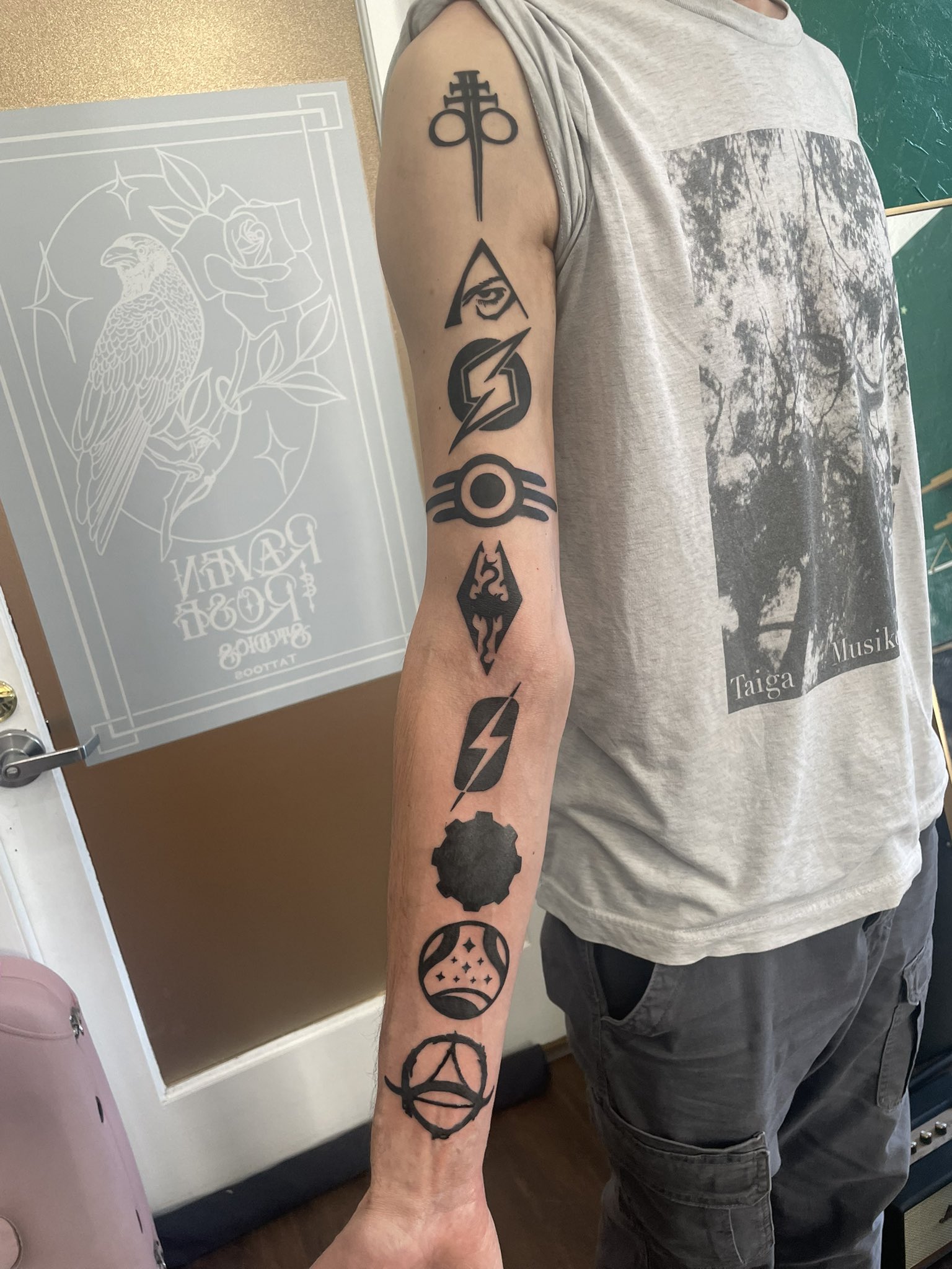 Metroid Prime Tattoos Samus From Metroid Prime On A Hand 👋