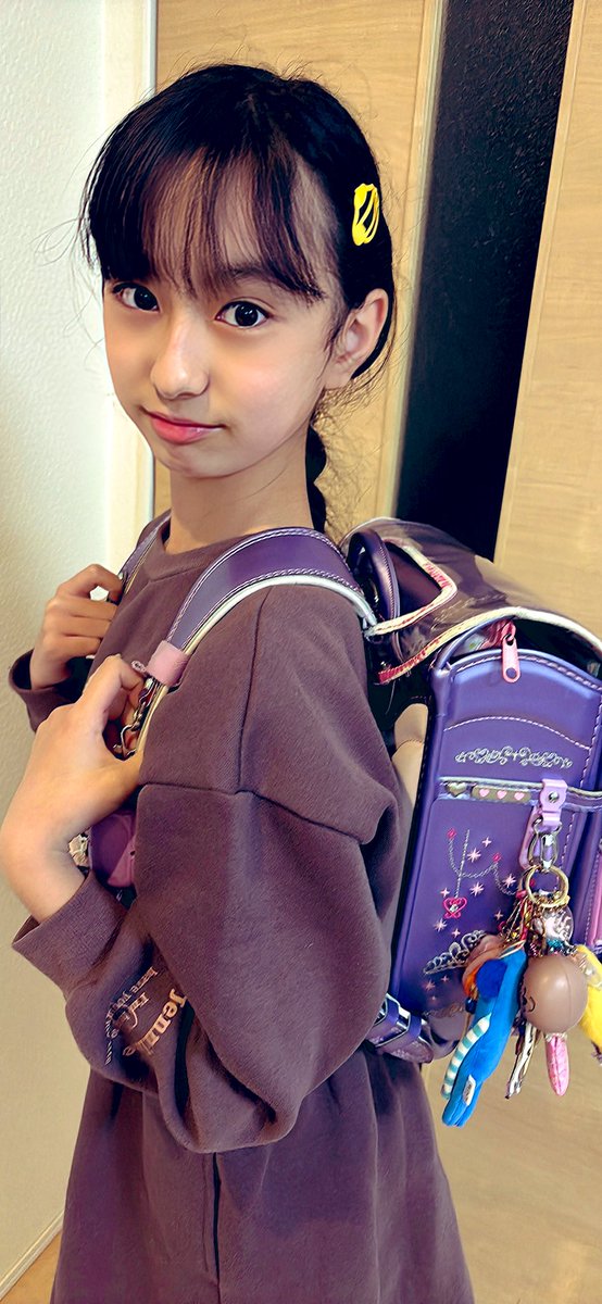 【画像】美少女小学6年生、最後のランドセル姿 [808139444]