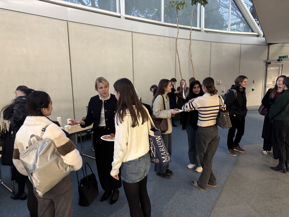 Frances Stratton's Instagram, Twitter & Facebook on IDCrawl