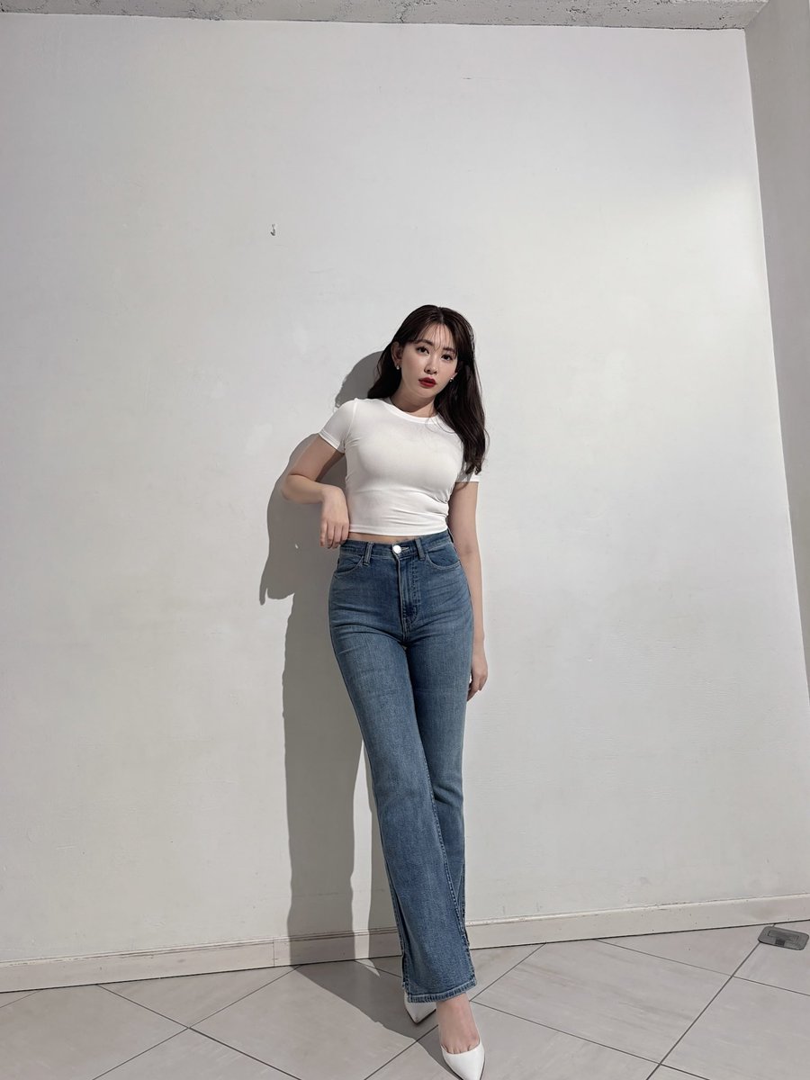 【画像】元AKB小嶋陽菜さん、美脚デニムを製品化！おっぱい [776365898]