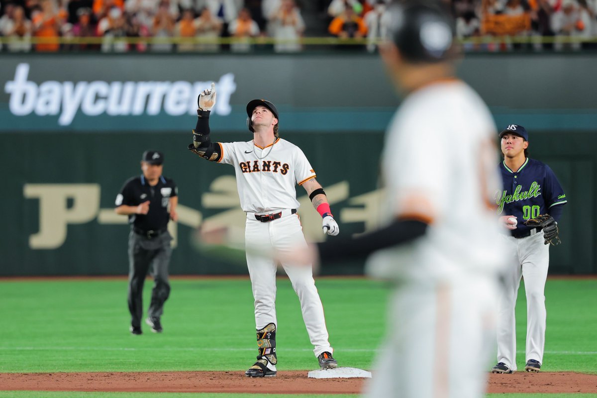 #巨人 開幕3連勝！ #キャベッジ #Cabbage 3回、3試合連続安打となるツーベース。 Another double. Another ...