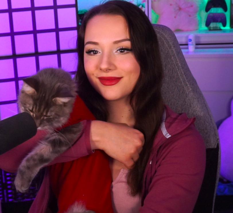 LIVE NOW ~ Sims 4 time ~ My cat Yue is in the room with us today as ...