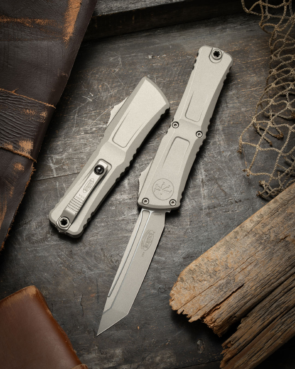 The fan-favorite Combat Troodon® is back with a stunning titanium grey ...
