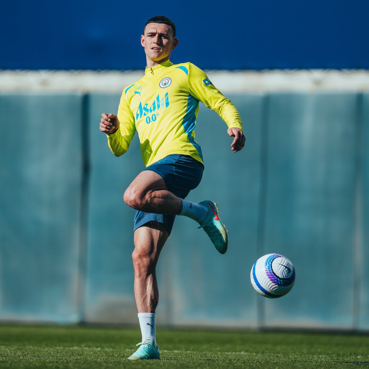 PEP 💬 Phil [Foden] kembali pada hari Kamis dan sesi latihan hari ini ...