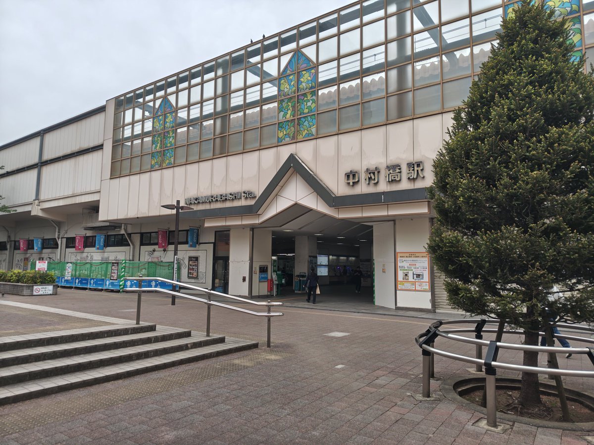 『例のプール』『あの通り』『あの駅前』、聖地の魅力 [454313373]